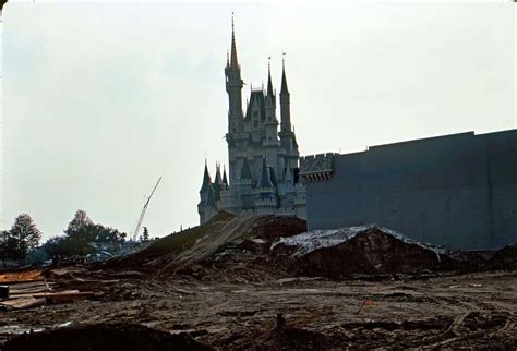 21 Amazing Photos Of Your Favorite Disney Rides Under Construction