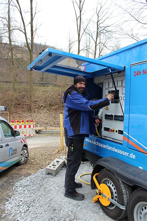 Hsw Investiert In Versorgungssicherheit Neue Notstromaggregate Und Mobile Druckerhöhungsanlage