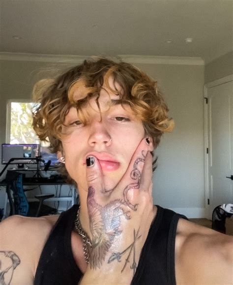 Vinnie Archive On Twitter Hacker Aesthetic Hacker Bad Girl