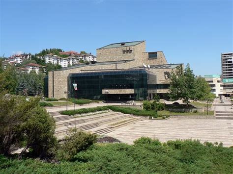 Засилен интерес към български автори отчитат в Смолян