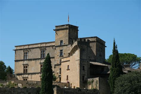 건물 건물 외관 건축 건축 사진 고대 건축 공공 장소 관광 관광 명소 구름 낀 하늘 구시가지 그라스 나무 노트르담뒤퓌 대성당 도시 경관 도시 풍경