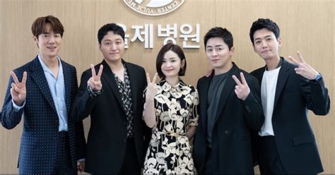 ‘슬의생 2 의대 5인방 배우들 “방학 끝나고 친구들 만난 느낌” 민중의소리