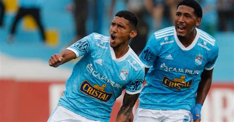Christofer Gonzales Y La Singular Postal Con Sus Excompañeros De