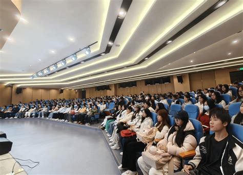 邂逅皮影戏，守护千年光影 ——人文艺术学院成功举办 光影里的守艺人”主题讲座 人文艺术学院