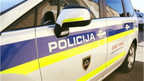 Наставник со пенкало трипати прободел ученик во врат во Словенија Сител Телевизија