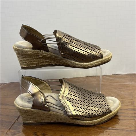 Earth Spirit Shoes Earth Spirit Gold Wedge Sandals With Natural