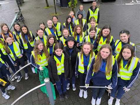 6th Class Pupils Clean Up Bunscoil Na Toirbhirte Mitchelstown Co Cork