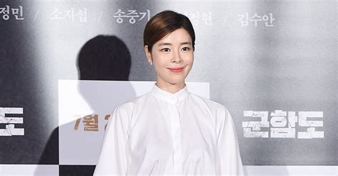 [엑s Hd] 김규리 시선 강탈하는 소맷자락