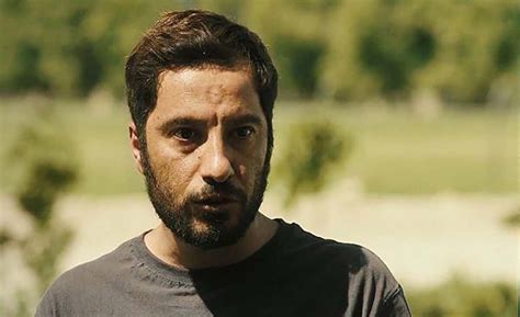 نوید محمدزاده با مغزه‌های کوچک زنگ زده به شبکه نمایش خانگی آمد