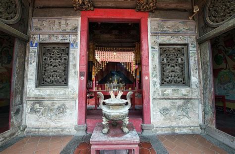 The Kuan An Keng Shrine In Bangkok Photograph By Dave Stamboulis Fine