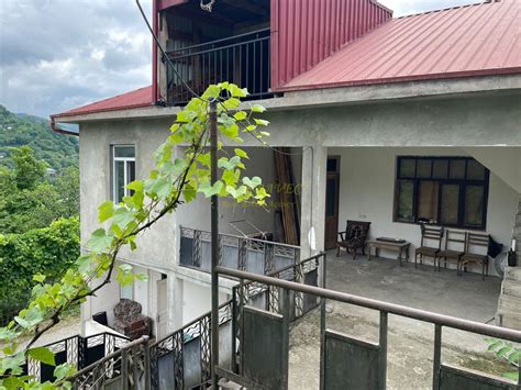 იყიდება კერძო სახლი მიწის ნაკვეთთან ერთად