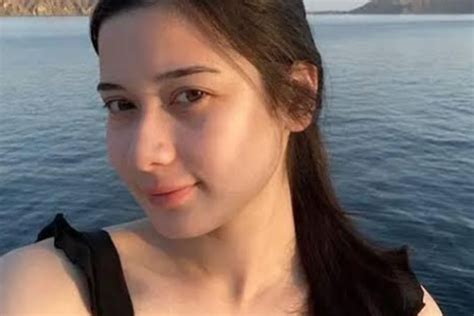 Viral Dijuluki Mama Muda Tercantik Sejagad Tiktok Inilah Sosok Iris Wullur Yang Tetap Bening