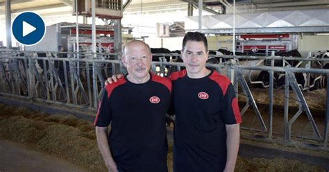 8 Robots Lely Astronaut A5 Revista Vaca Pinta Lely Center Ávila