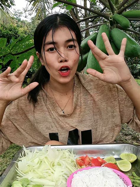 Helloသင်္ဘောသီးထောင်းစားမယ် စားကြပါအုံးရှင့်😋🥰 ส้มตําforyou K