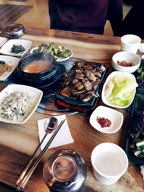 파주 헤이리마을 근처의 토향 숯불에 구운 고기와 신선한 채소 반찬이 맛있었던 곳 멀어서 자주 갈 수가 없지만 만족스런 식사를 했던 곳 채소