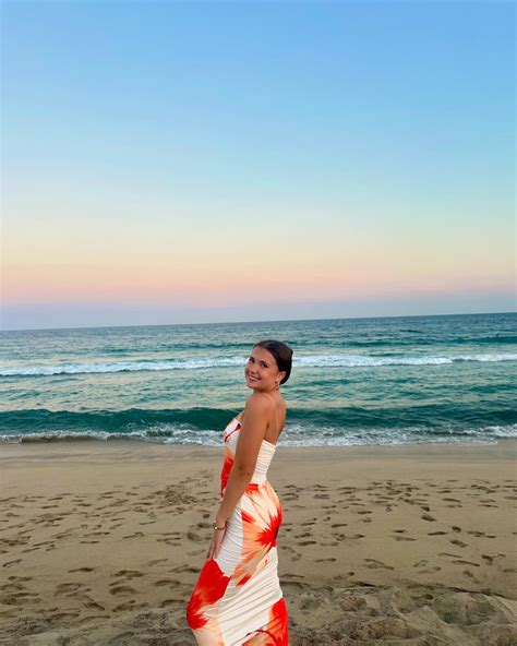 Anna Simonich Anna Simonich • Instagram Photos And Videos