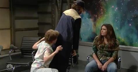 Ryan Gosling And Kate Mckinnon Snl Alien Abduction Skit 2017 Popsugar