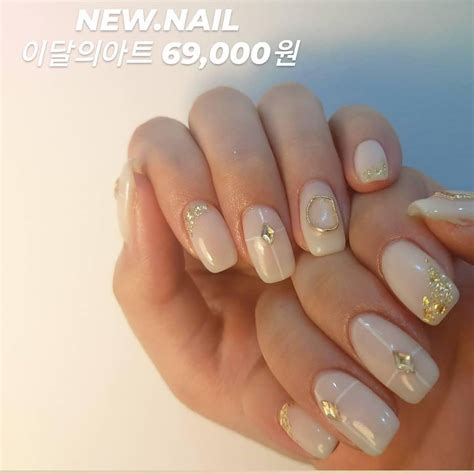 뉴네일 𝐍𝐄𝐖𝐍𝐀𝐈𝐋 5월 이달의 아트🧡 손 69000원 패디 79000원 ⠀ 이달의 아트는 매월 할인이 적용된 아트입니다 해당 월에만 혜택 받아보실 수