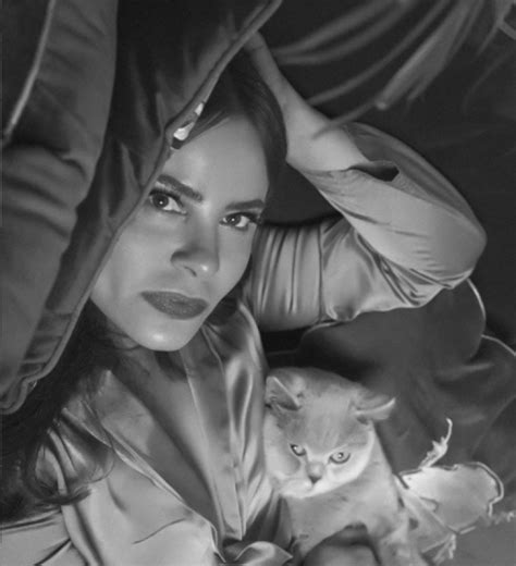 აღიარე რომ ჯადოქარი ხარ რაოდენი აგრესიაა ესეც შეცდომების ბრალა ია ფარულავა ახალ ფოტოს