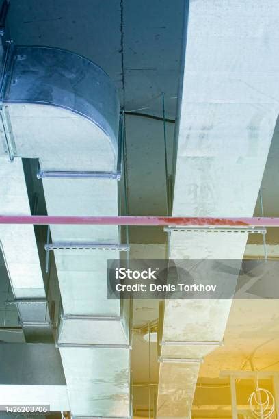 건물의 에어컨 환기 파이프의 배경 엔지니어링 네트워크 구축 산업 배경 아연에 대한 스톡 사진 및 기타 이미지 아연 강철 개념 Istock