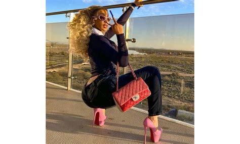 Какие сумки в тренде в 2023 м и как их носят иконы стиля — вдохновляемся примерами звёзд