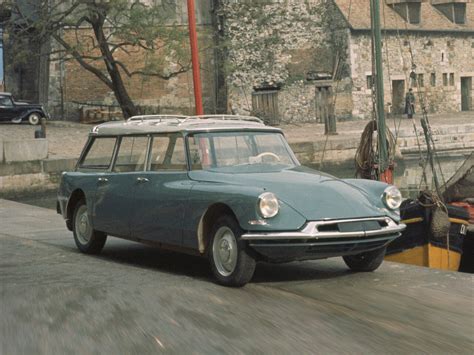 Сравнение Citroen DS 19 и Skoda Elroq по характеристикам, стоимости ...