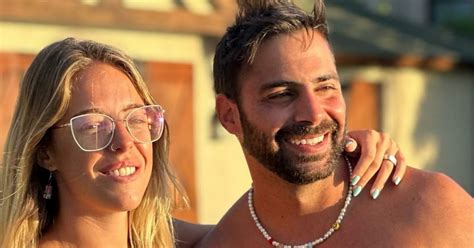 Los Días De Playa De Grego Rosselló Y Nati Jota Relax Al Sol Mientras