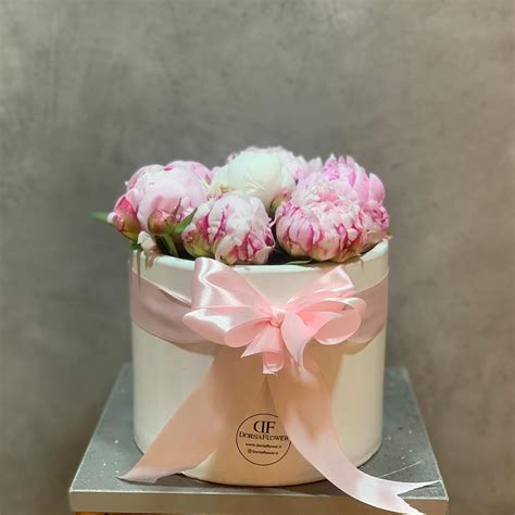 Dorsaflowerir هنوز پیونی رو داریماتا فصلش تموم نشده هدیه بده به کسی که دوسش داری و عطرش رو