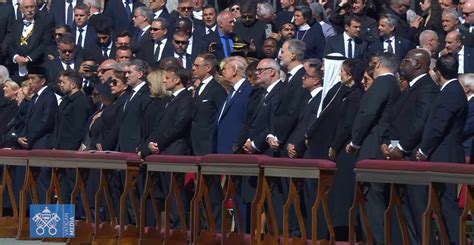 პრეზიდენტი მიხეილ ყაველაშვილი და საქართველოს ოფიციალური დელეგაცია რომის პაპის დაკრძალვაზე ვიდეო