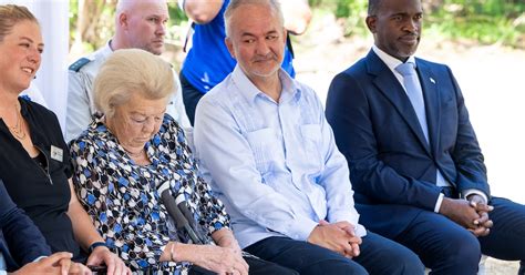 Kijk Prinses Beatrix 86 Dommelt In Tijdens Werkbezoek In Sint