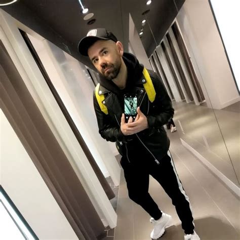 Michau Michau Es • Threads Say More