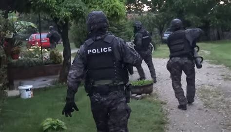 Shkatërrohet Banda E Trafikimit Të Emigrantëve 10 Persona Përfundojnë Prapa Grilave Alsat