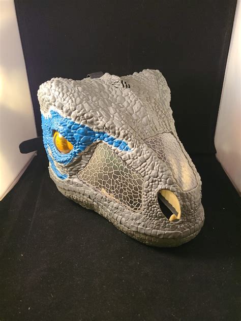 Jurassic World Park Chomp N Roar Blue Raptor Dinosaur Gem