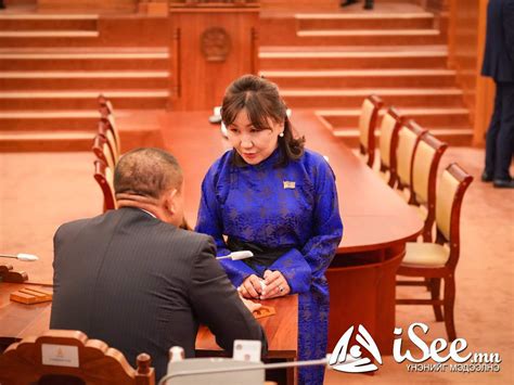 Хууль зүйн байнгын хороо хуралдаж Шүгэл үлээгчийн эрх зүйн байдлын тухай хуулийн төсөл ийг