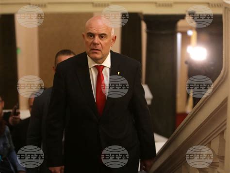 Иван Гешев Готов съм да си довърша мандата в името на българските граждани и на народа Утро