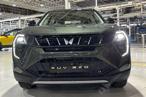 Mahindra Xuv 3xo Ax5 Variant Explained In 7 Images