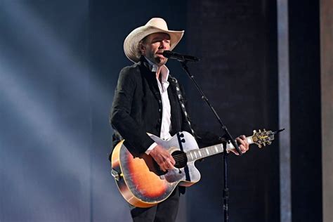 Toby Keith Delivers Emotion Packed Comeback Performance At Peoples