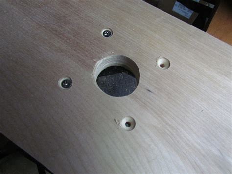 Simple DIY Router Table Crawls Backward When Alarmed