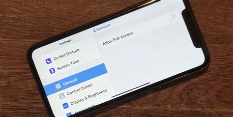 IOS Security Problem Gives Third Party Keyboards Too Much Access