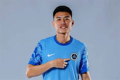 杨一鸣晒定妆照:三十而立之年回到家乡球队效力是我的荣幸 杨一鸣晒定妆照:三十而立之年回到家乡球队效力是我的荣幸