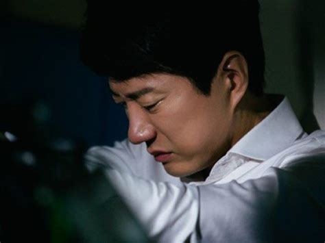 Đón con trai từ nhà vợ cũ về nhìn món đồ chơi bố dượng mua cho bé tôi bất lực bật khóc Kênh Sao