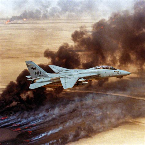 F 14a Tomcat Flying Past Burning Kuwaiti Oil Wells 1840x1840 R
