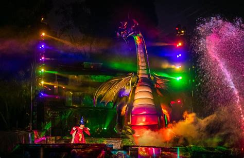 Guide To Fantasmic At Disneyland Best Viewing And Seating Spots Disney