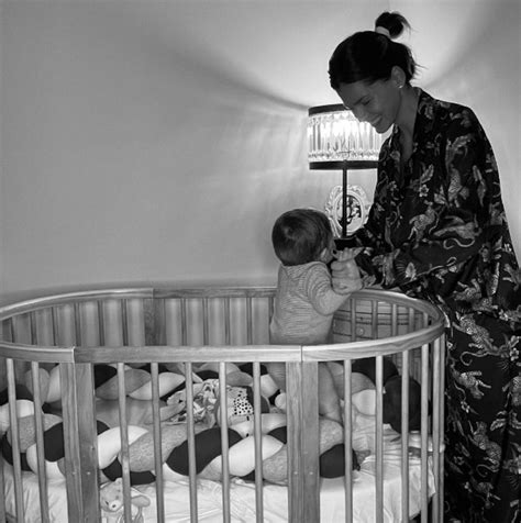 Cómo Es La Cuna De La China Suárez Para Su Hijo Amancio Que Cuesta 115