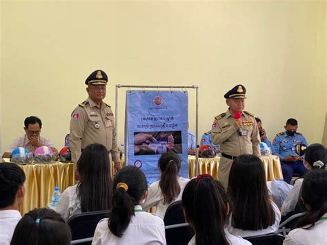 នគរបាលខណ្ឌឫស្សីកែវ ផ្សព្វផ្សាយច្បាប់ចរាចរណ៍ផ្លូវគោក និងគោលនយោបាយ ភូមិ ឃុំ មានសុវត្ថិភាព