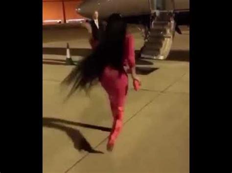 Nicki Minaj Walking Youtube Walking Videos Walking Meme S Rappers Aesthetic Nicki Minaj