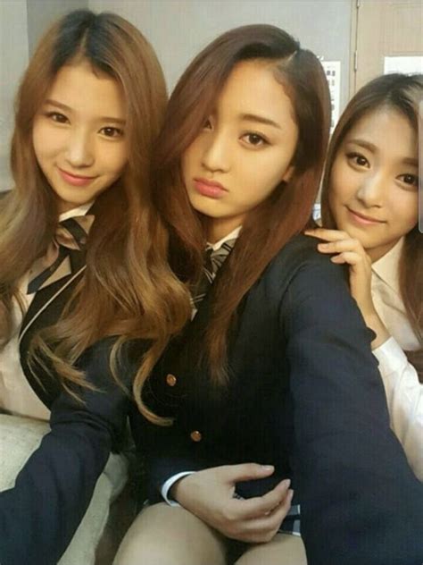Jihyo With Sana And Tzuyu R Jihyo