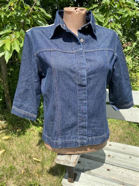 Джинсова курточка — ціна 75 грн у каталозі Куртки Купити жіночі речі за доступною ціною на Шафі