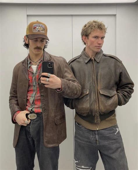 Riley And Graydon Been Looking A Lil Strange Recently… R Hivemindtv