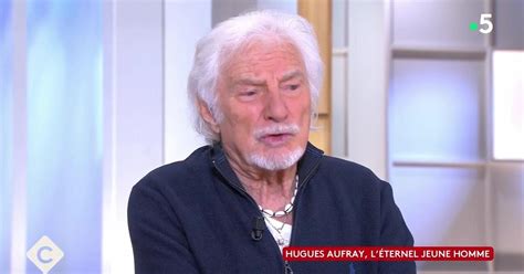 Hugues Aufray “traumatisé” par la mort de son frère : “Un drame dans ma vie”